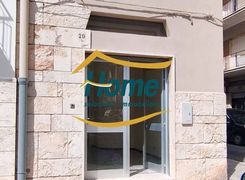 Locale commerciale in Affitto in Piazza Luca d'Andrano a Gioia del ...