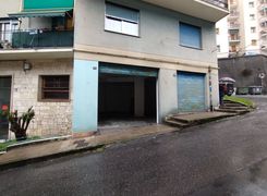 Locale commerciale in Vendita in Via Ospedale di San Raffaele 3 R a ...