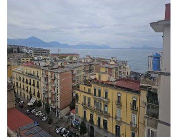 Quadrilocale in Vendita in Corso San Giovanni a Teduccio 1018 a Napoli ...