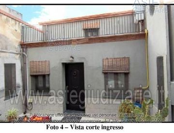 Appartamento in Vendita in Via Privitera 8 a Biancavilla - 270mq - Casa.it