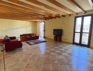 Appartamento in Vendita in Via Pietro Gerardi a Sciacca - 180mq - Casa.it