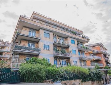 Quadrilocale in Vendita in Via Virginia Agnelli a Roma - 80mq - Casa.it