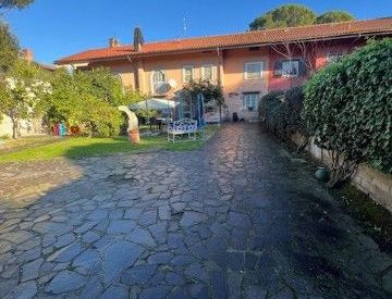 Villa in Vendita in Via di Valle della Muletta a Roma - 490mq - Casa.it