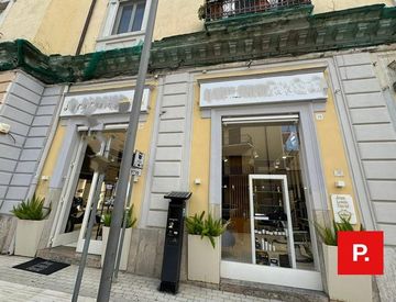 Locale commerciale in Vendita in Via Filippo Turati 28 a Caserta - 95mq ...