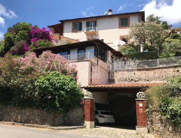 Villa in Vendita in Via APPIA ANTICA a Terracina - 500mq - Casa.it