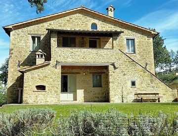 Rustico, casale in Vendita a Gubbio - 375mq - Casa.it