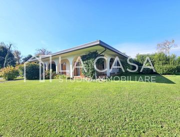 Villa in Vendita in Via Crosera 2 -14 a Valvasone Arzene - 214mq - Casa.it