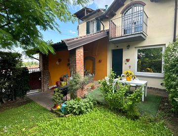 Casa indipendente in Vendita in Strada Torre Sacchetti a Stradella ...