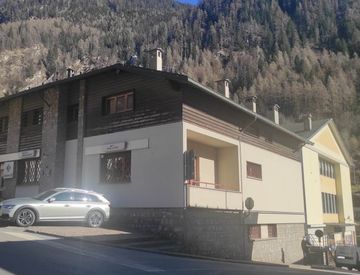 Trilocale in Vendita in Via Umberto I 15 a Branzi - 88mq - Casa.it