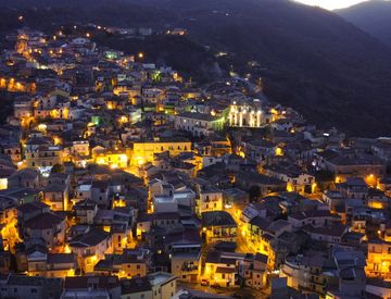 Casa indipendente in Vendita in Via Umberto I 45 a Satriano - 32mq ...