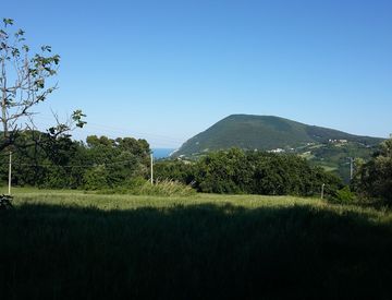 Rustico, casale in Vendita in Frazione Varano a Ancona - 400mq - Casa.it