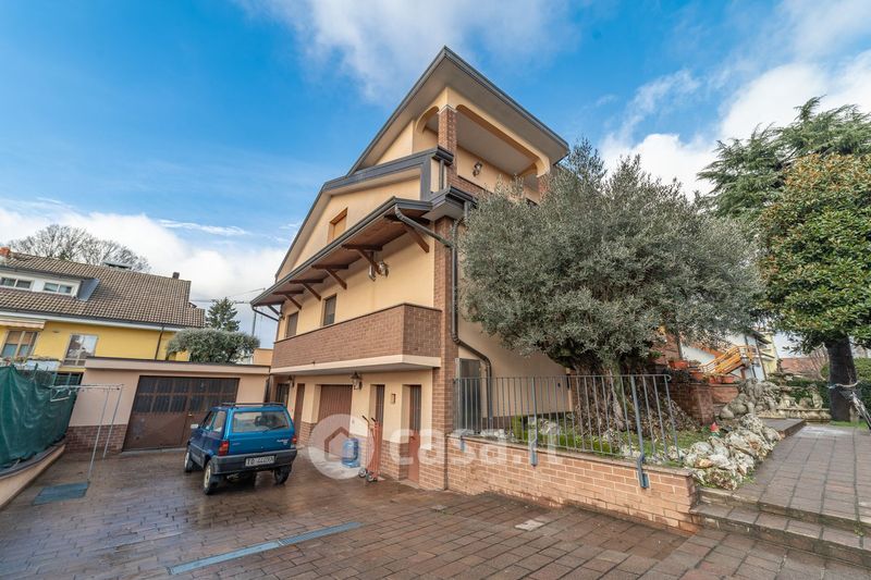 Case con piscina in vendita a Assago - Casa.it