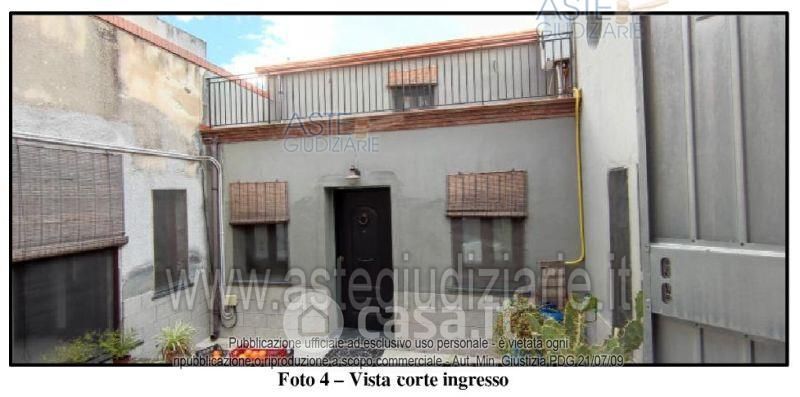 Appartamento in Vendita in Via Privitera 8 a Biancavilla - 270mq - Casa.it