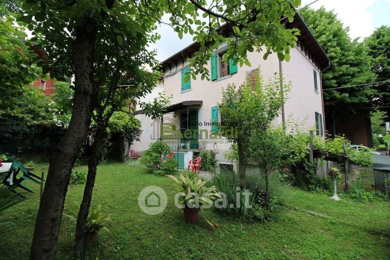 Villa in Vendita in Viale Rimembranze 9 a Fanano - 203mq - Casa.it