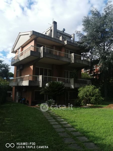 Ville con giardino in vendita nel quartiere Torrino di Roma - Casa.it