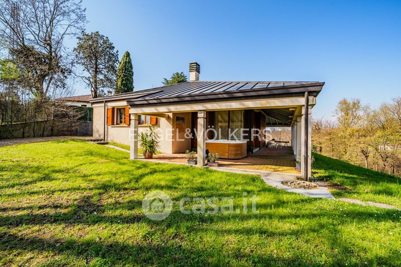 Villa in Vendita in Viale degli Eroi a Nervesa della Battaglia - 110mq ...