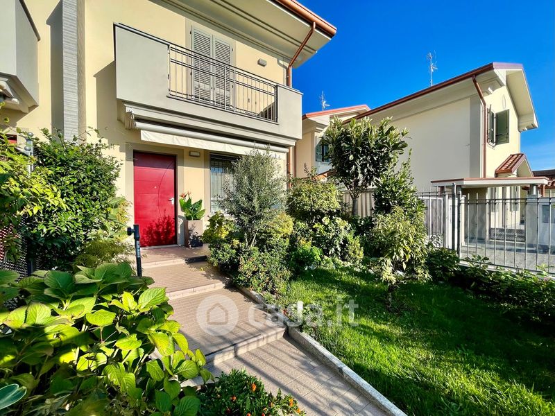 Case con giardino in vendita a Caravaggio in zona Vidalengo - Casa.it