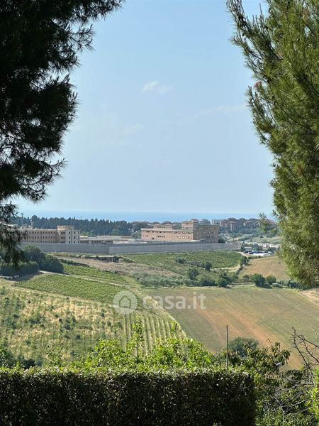 Appartamento in Vendita in Strada DI VARANO a Ancona - 276mq - Casa.it