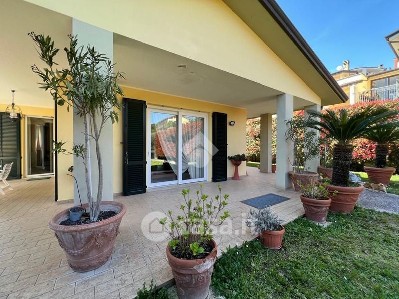 Ville in nuove costruzioni in vendita nel quartiere Montelaguardia ...