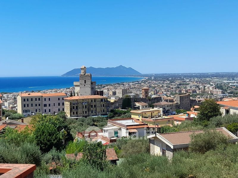 Ville in vendita a Terracina in zona Panoramica - Casa.it