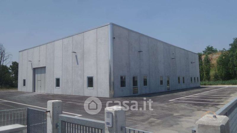 Capannone in Vendita in zona Centro a San Felice sul Panaro - 950mq ...