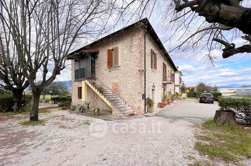 Case con giardino in vendita a Terni in zona Maratta-Sabbione - Casa.it