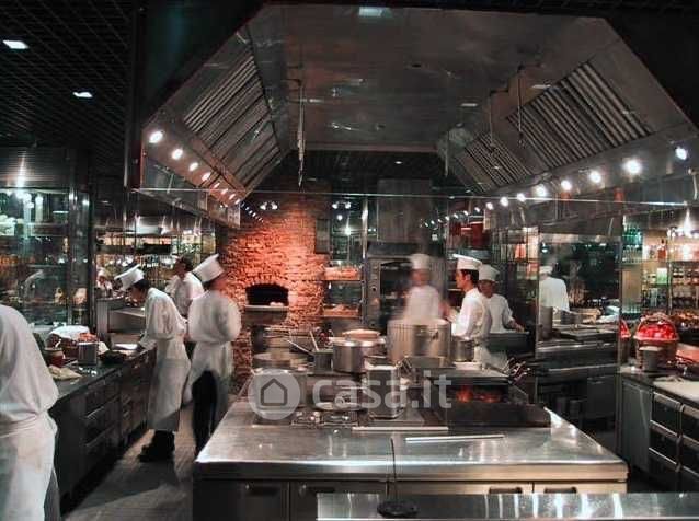 Pizzeria in Vendita in Via Naro 41 a Pomezia - 65mq - Casa.it