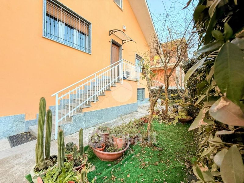 Villa in Vendita in Via Petrarca 26 a Nichelino - 300mq - Casa.it