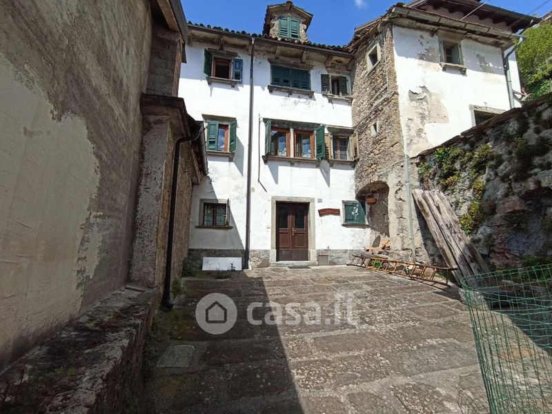 Case in vendita a Ovaro in zona Liariis - Casa.it