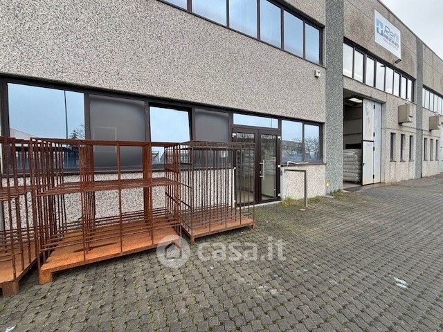 Capannoni in vendita a Gessate in zona Centro - Casa.it