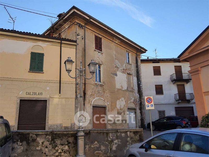 Rustici, casali in vendita a Canzo - Casa.it