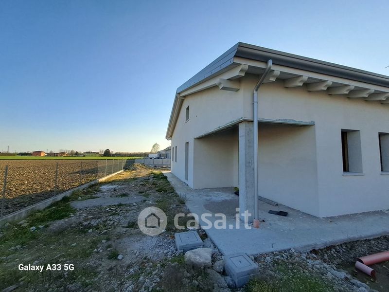 Case con giardino privato in vendita a Campolongo Maggiore in zona ...