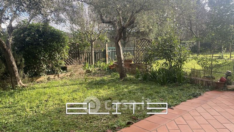 Case con giardino privato in vendita a Ancona in zona Passo Varano ...