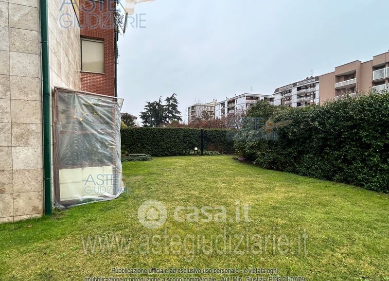 Trilocale in Vendita in Via Spluga 15 a Monza - 118mq - Casa.it