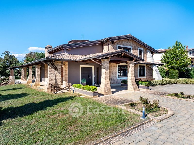 Villa in Vendita in Strada Tiberina Nord 157 a Perugia - 636mq - Casa.it