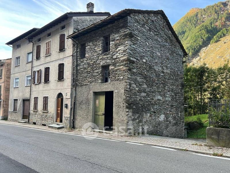 Rustici, casali in vendita a Campodolcino in zona Prestone - Casa.it
