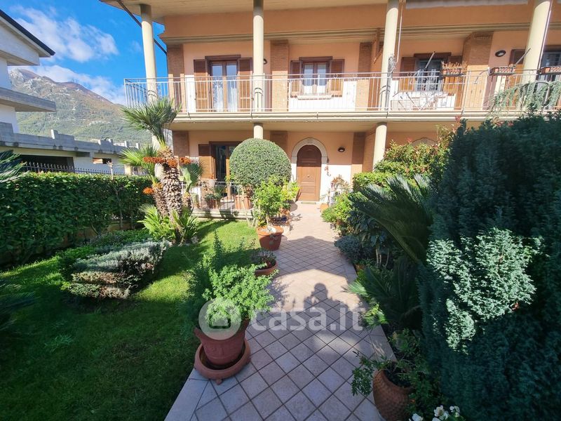Case con giardino privato in vendita a Avellino in zona Valle ...