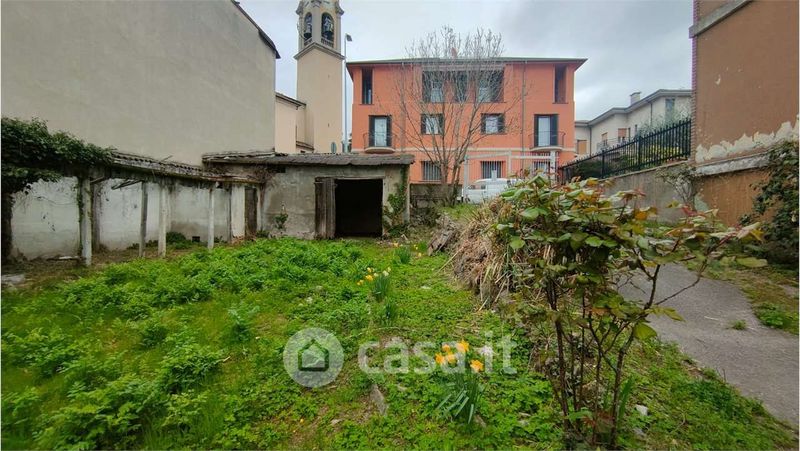 Edifici, stabili e palazzi in vendita a Lecco in zona Olate-San Giovanni - Casa.it