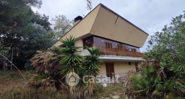 Villa in Vendita in Via Vascello a Tortoreto - 327mq - Casa.it