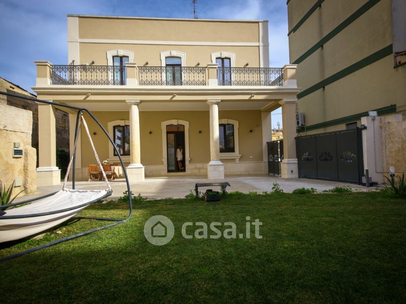 Casa indipendente in Vendita in Via Tor Pisana a Brindisi - 400mq - Casa.it