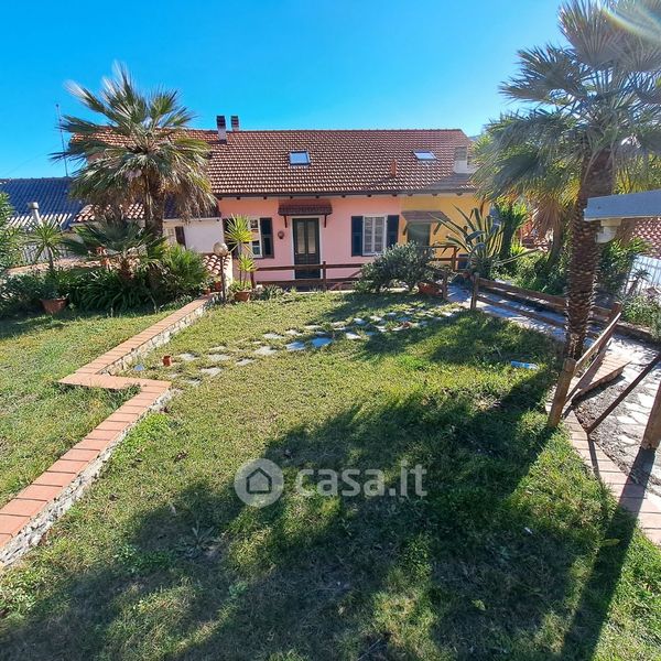 Case con giardino in vendita a Pontedassio in zona Villa Guardia-Villa ...