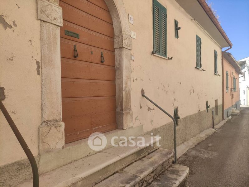 Ville in vendita a Pizzoli in zona Centro - Casa.it