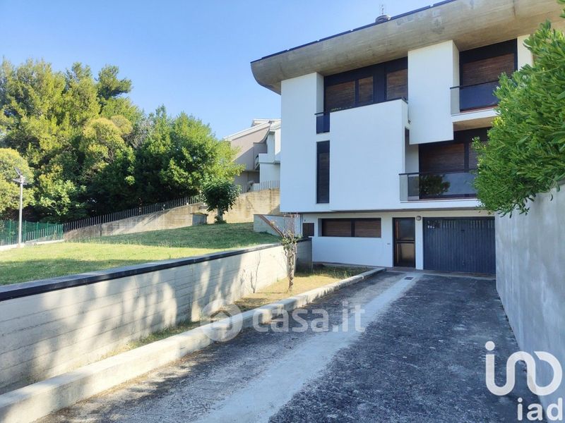 Villa in Vendita in Via Giacomo Matteotti a Offida - 250mq - Casa.it