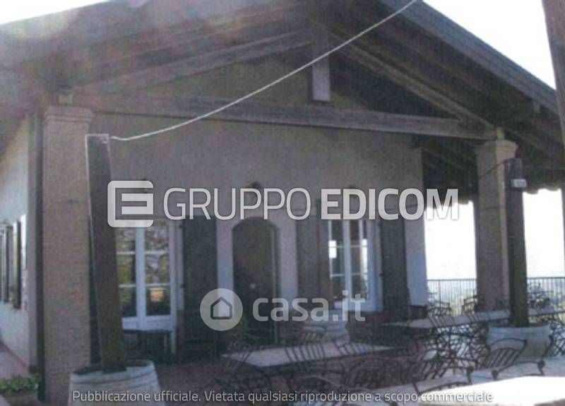 Rustici, casali in vendita a Stradella in zona Solinga - Casa.it