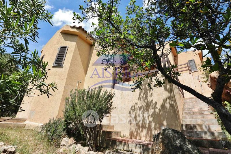 Villetta a schiera in Vendita in Via Li Cossi 111 a Trinità d'Agultu e ...