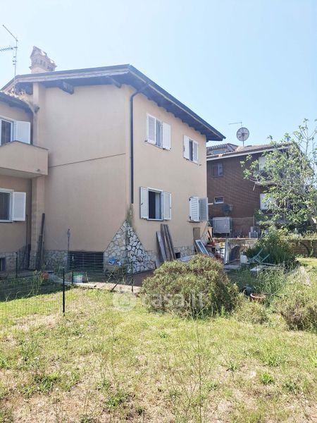 Casa bifamiliare in Vendita in Via dei Redattori a Roma - 150mq - Casa.it