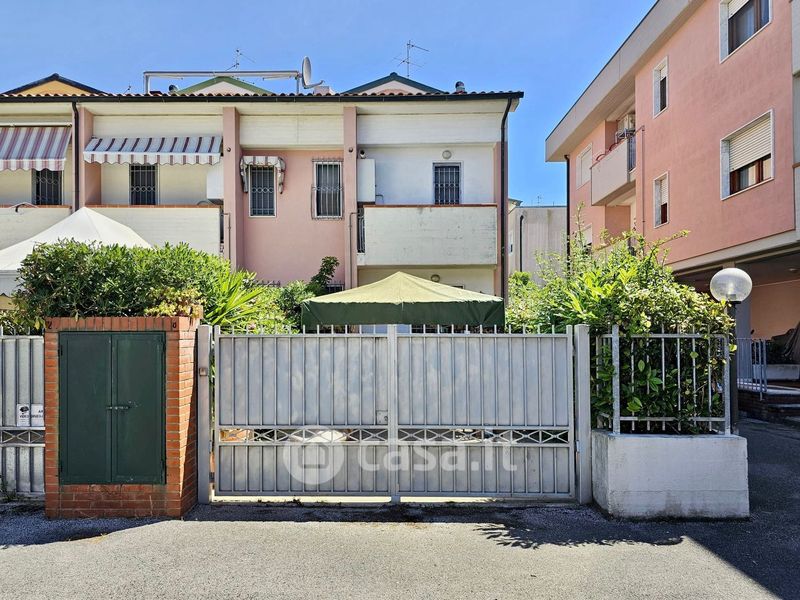 Villetta a schiera in Vendita in Quartiere Anna Frank a Viareggio ...