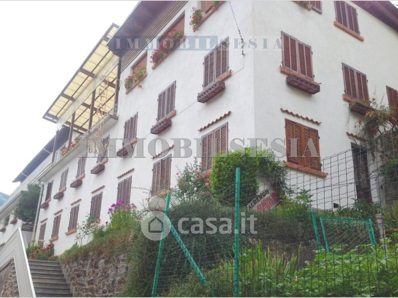 Edifici, stabili e palazzi in vendita a Cervatto - Casa.it