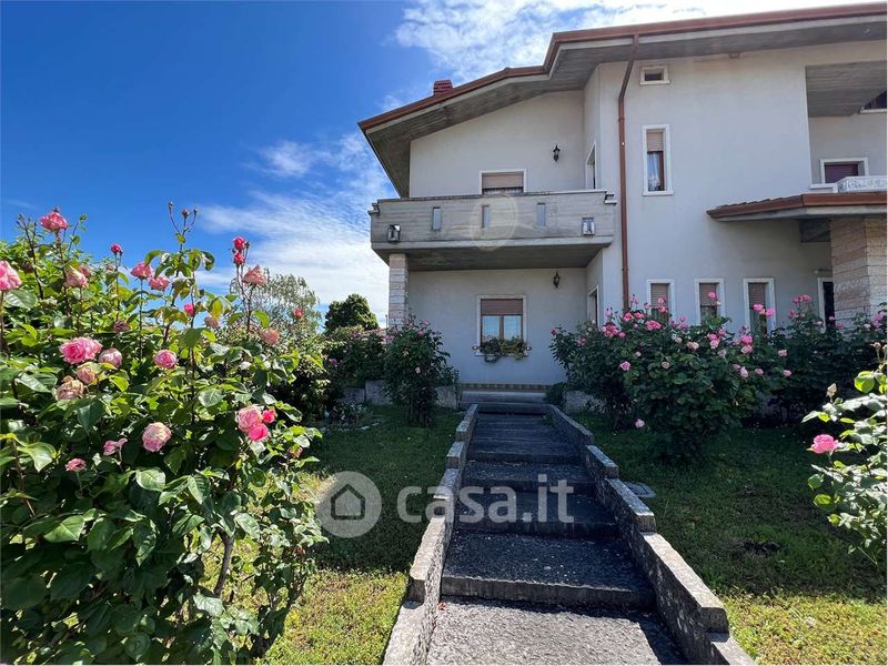 Case con giardino in vendita a Villafranca di Verona in zona Caluri ...