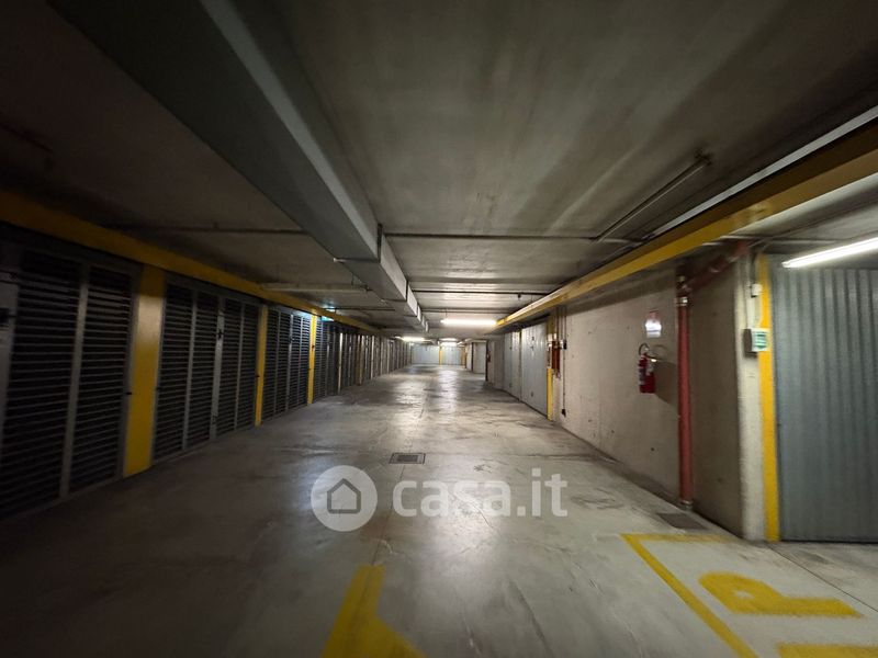 Box/posto auto in Vendita in Piazza Fratelli Bandiera 2 a Milano - 19mq ...